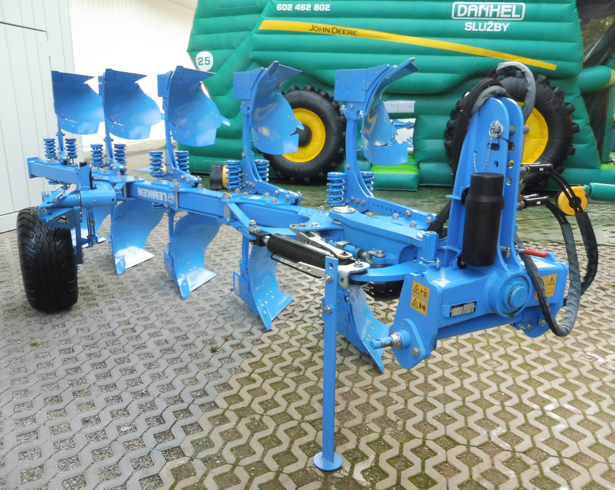 Klasické a dlátové pluhy | Mechanizaceweb.cz - odborný web o zemědělské ...